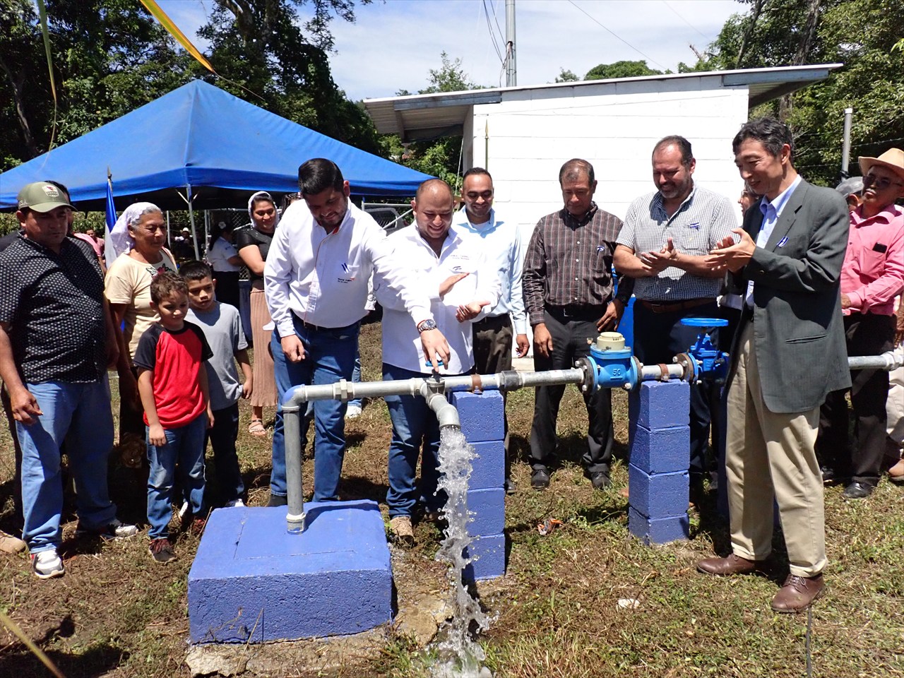 Japón financió el Suministro del Sistema de Agua Potable en el Cantón San Francisco, Municipio ...