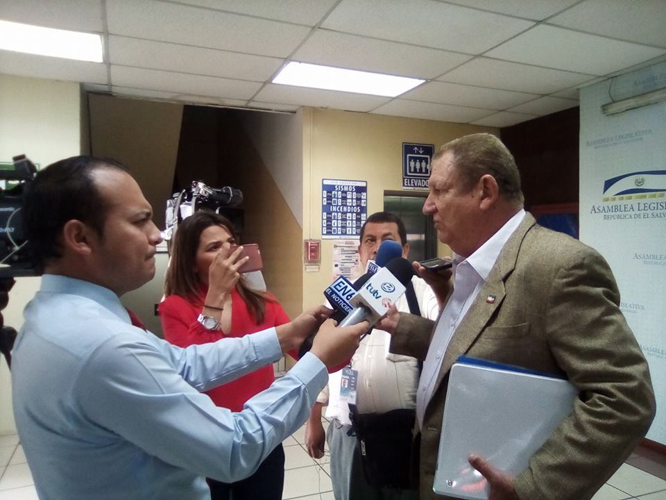 Diputado Mario Marroquín habla acerca de las medidas de austeridad ...